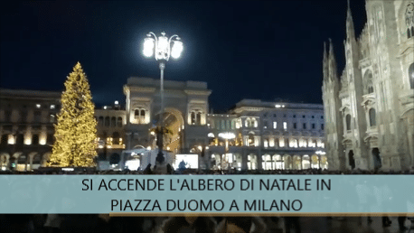 SI ACCENDE L'ALBERO DI NATALE IN PIAZZA DUOMO A MILANO