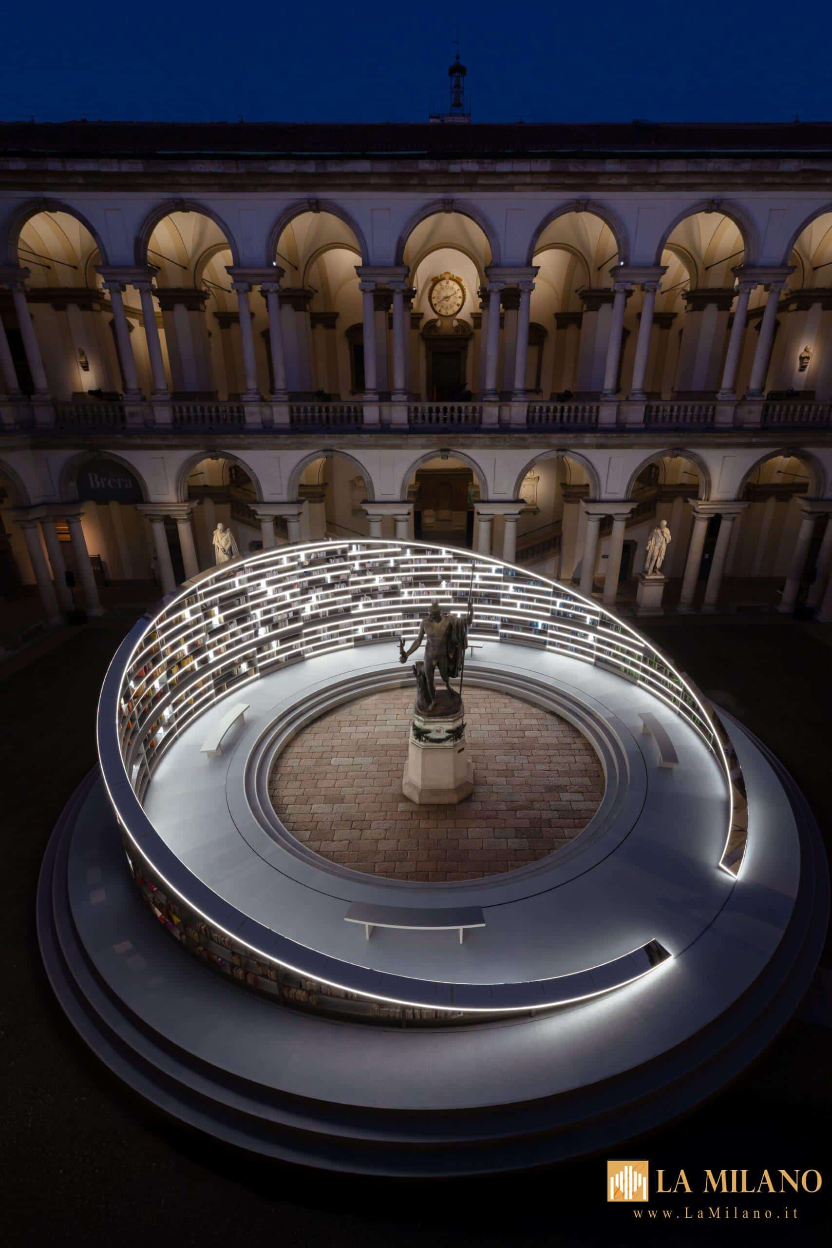 Es Devlin con Library of Light: Un'opera monumentale alla Pinacoteca di ...